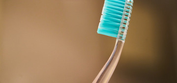 How to Sanitize a Toothbrush in 1 Easy Step - Utopia